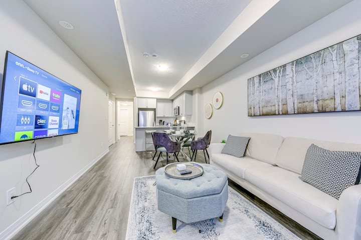 New Upscale 2 Queen Bed Townhouse 58" Tv & Laundry - Milton