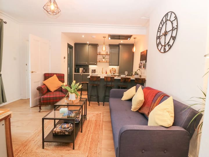 Beadles Cottage - Family Haven, Modern-town Centre - Blairgowrie and Rattray