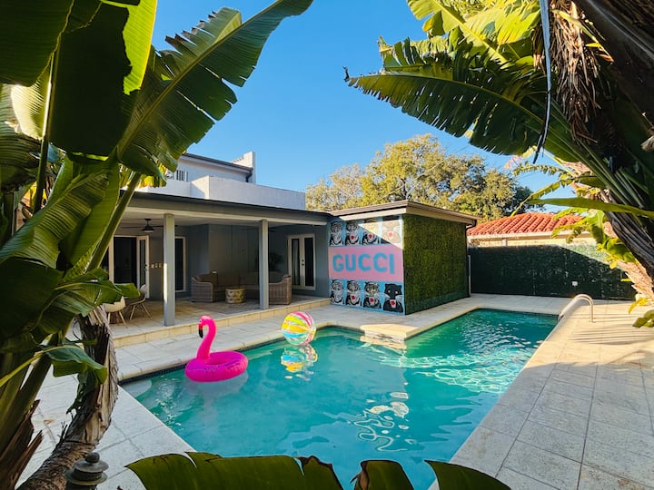 King Beds, Pool, Parking Gate, Full Kitchen: Gucci - Miami, FL