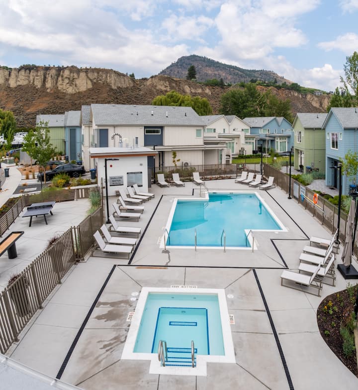 Lakefront, Heated Pool, Hot Tub, Gym - Naramata