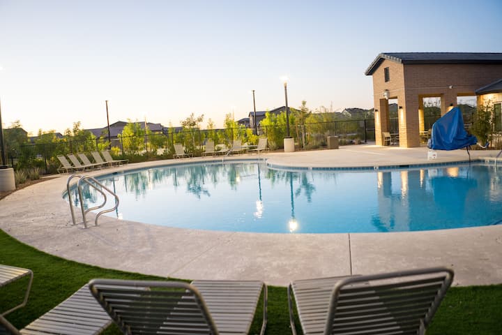 Spacious 3 Br Home | Pool, Ev Charger L2, Parking - Tucson, AZ