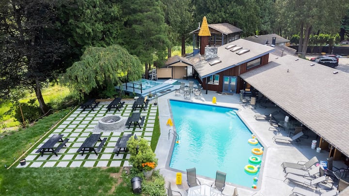Cozy 7br Farmhouse W/ Pool, Hot Tub, Sauna & More! - Aldergrove