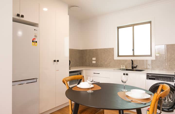 Guest House In Maroochydore + Free Photo Shoot - Maroochydore