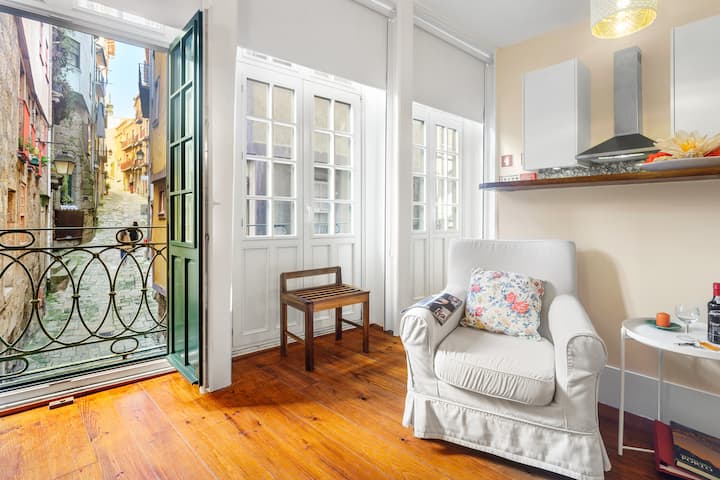 Mouzinho 134 - Historical Center - Orange - Porto