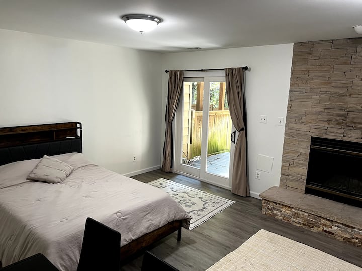 1 Bed 1 Bath Kitchen Laundry - Fairfax, VA