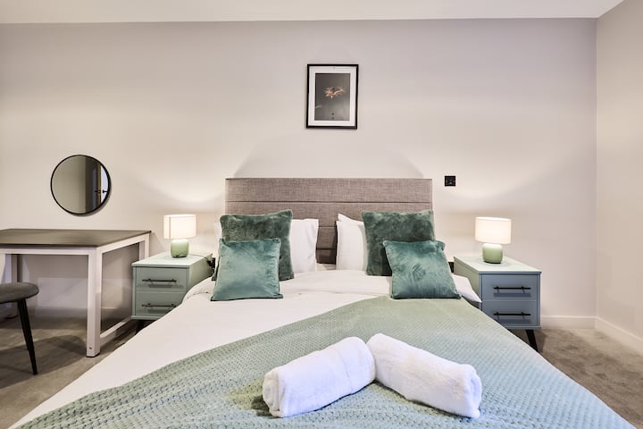 Romantic Getaway | Spotless | Parking Available | - Birmingham