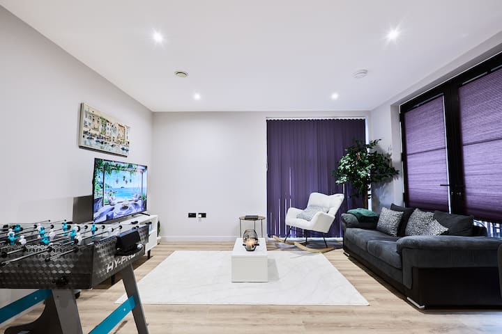 City Luxe Escape | Parking & Games - Birmingham