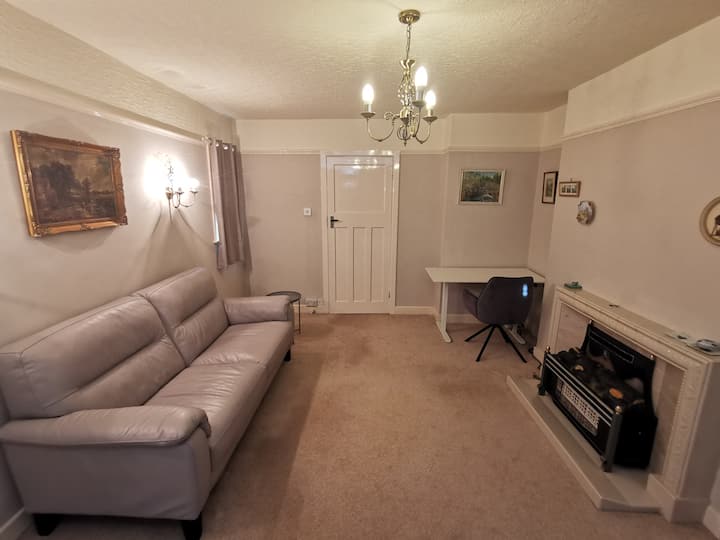 Charming Three-bedroom House - Exeter