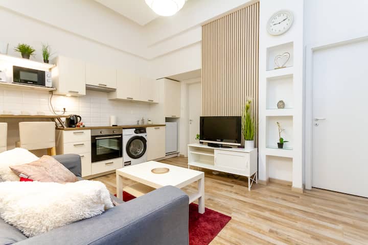Urbannest - 2bdrs & Free Garage - 布達佩斯