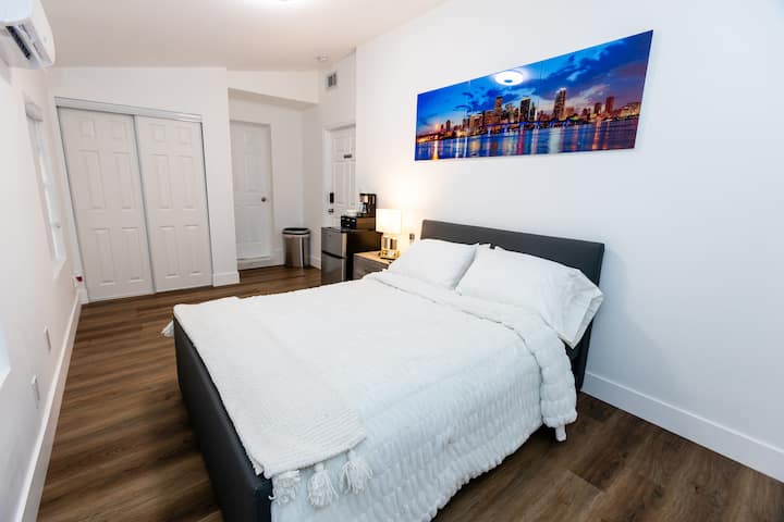 Room In Miami ! - South Miami, FL