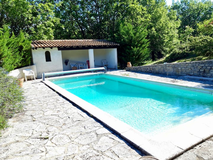 Propriété Avec Piscine Privée Et Grand Parc - Dieulefit