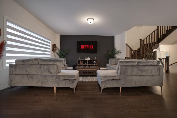 Sunbank Escape With Hot Tub & Game Room - Orillia