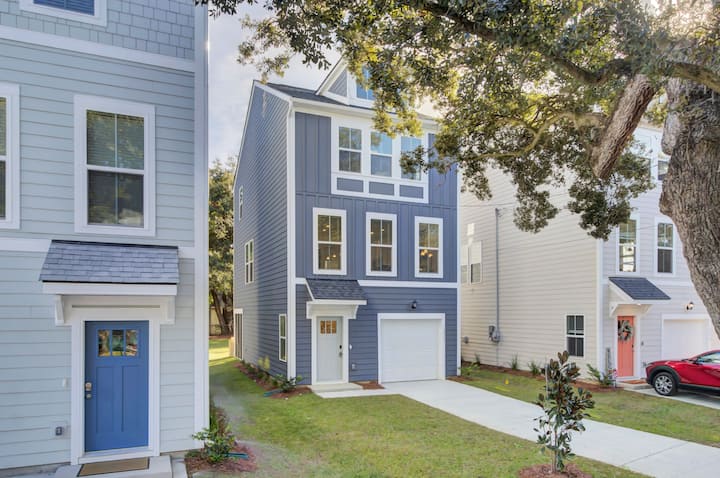 Early Summer Sale! Modern Home W/ Fenced Yard - 北查爾斯頓