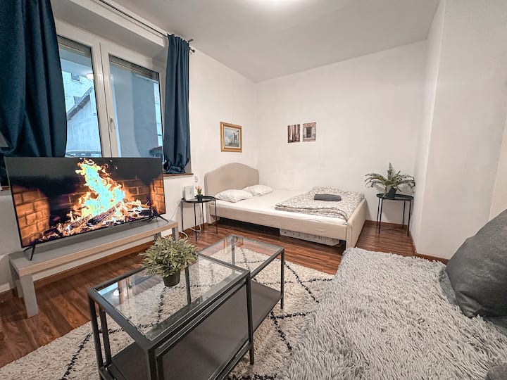 Warm 2 Bedroom Apartment Only 15 Minutes To Center - Wien