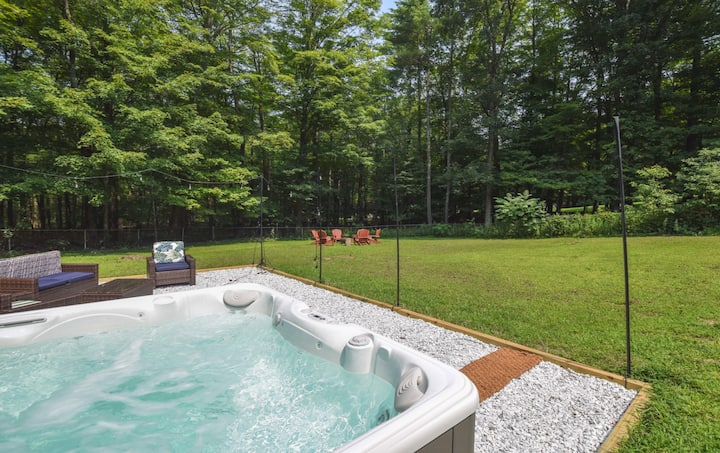 Family-fun Home W Game Room & Hot Tub - Saugerties, NY