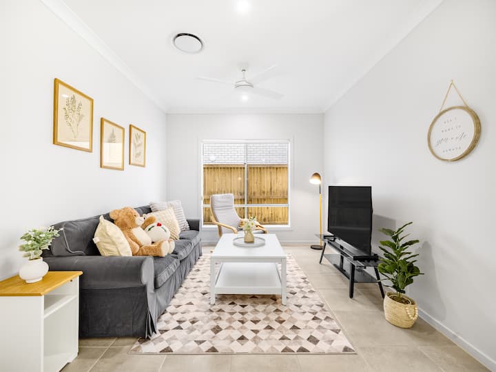 Peaceful Fam Retreat | Spacious Stay In Parkinson - Brisbane