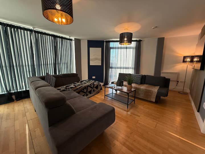 Bright & Modern City Apartment + Secure Parking - 리버풀