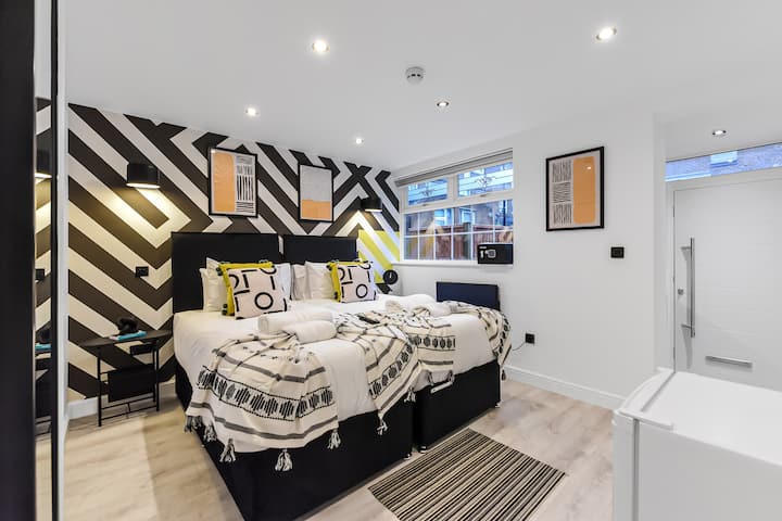 Bright & Bold Studio —Perfect For A Chic Stay! - Londýn