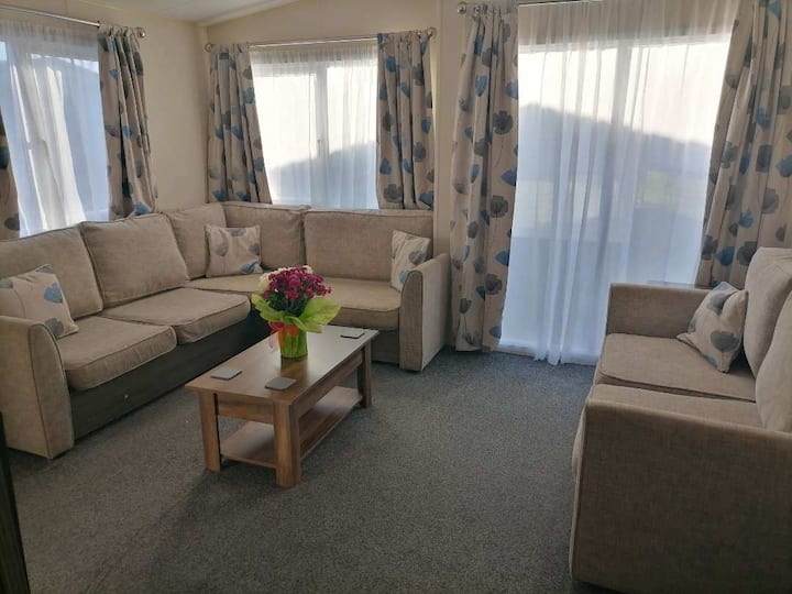 Valley Side - 3 Bedrooms Sleeps 8 - Dymchurch