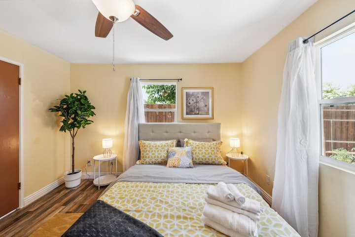 Modern Retreat W/ Pool & Parking - Concord, CA