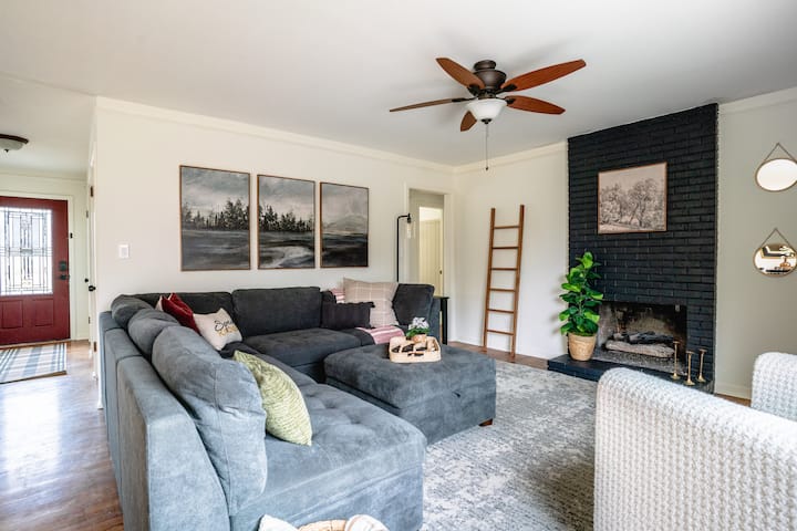 Stunning Ranch W/ King Bd-fire Pit/mini Golf - Overland Park, KS