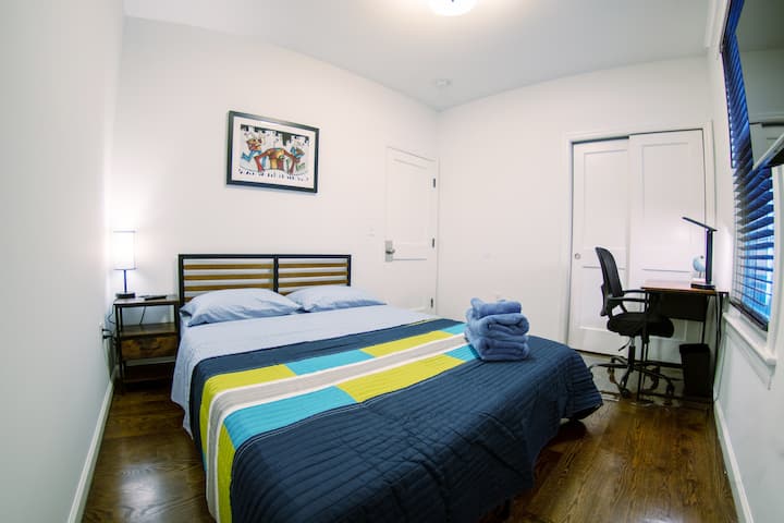 Cozy Private Room In Jsq Walk To Path/tv/desk/wifi - Jersey City, NJ