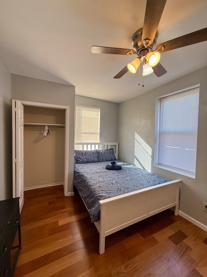 R3. Spacious Room In Elmwood - Philadelphia, PA