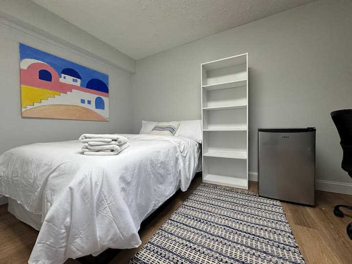 Clean Cozy Bed |Sanitized |Tv |Work Desk |Wi-fi - 哥倫布