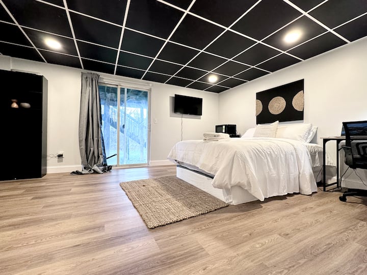 Comfortable Bed | Tv |Wi-fi | Free Parking| Fridge - コロンバス, OH