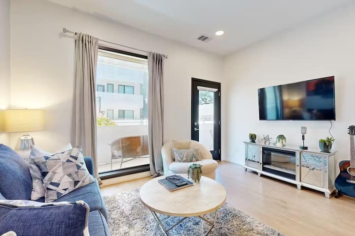 Stunning Location With Poolside View In The Gulch - Nashville