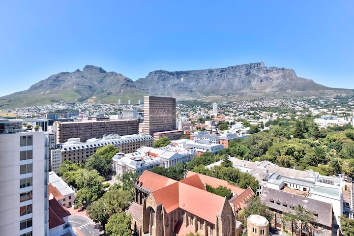 18th Floor Penthouse With Mountain Views - Cape Town