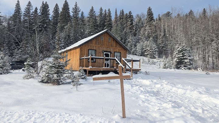 Crooked Cottage In Kaministiquia - Lake Superior
