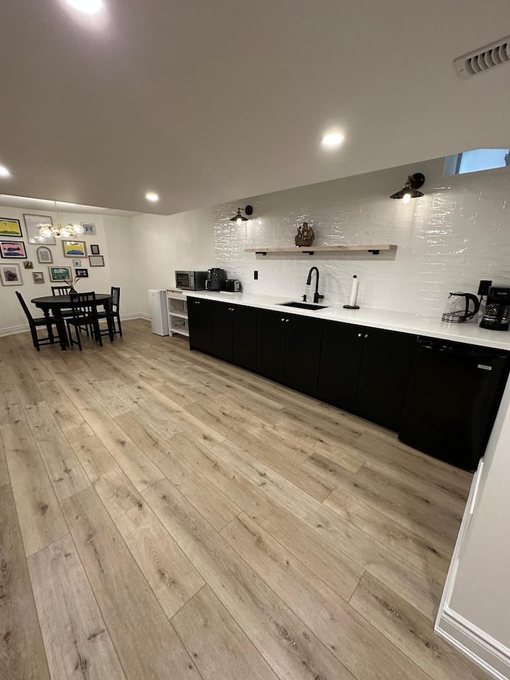 Cozy Basement Unit In Oakville - Oakville