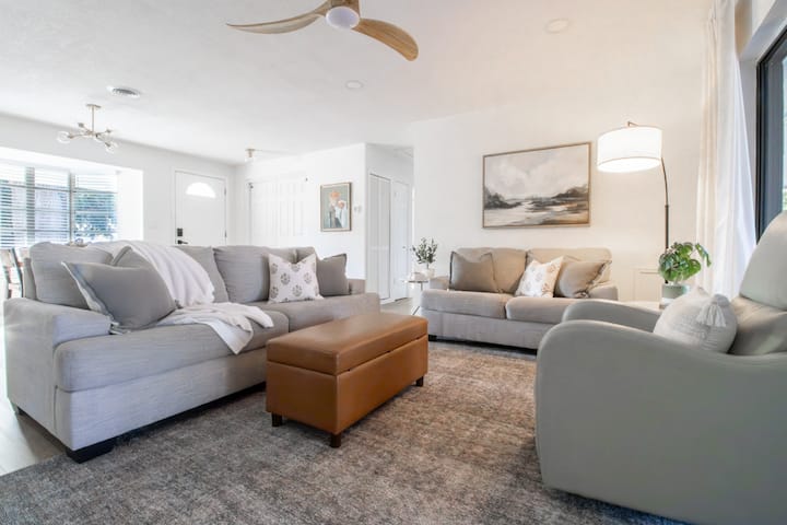 Siesta Key 4br Retreat-minutes To Beach - Sleeps 8 - Sarasota, FL