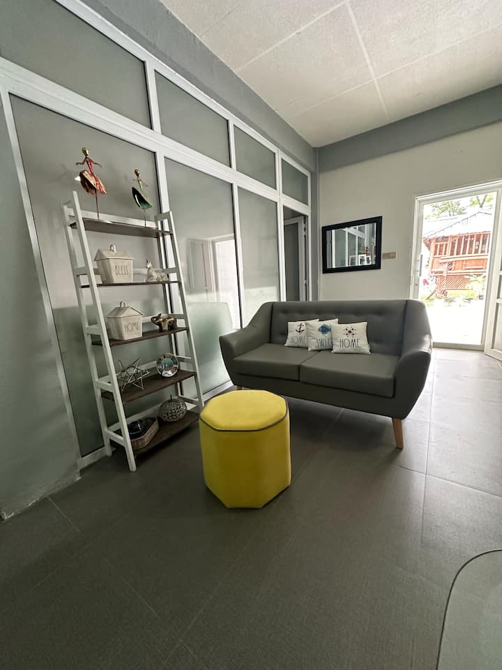 White House Cabin: Free Pool, Unli Wifi & Netflix - Hermosa