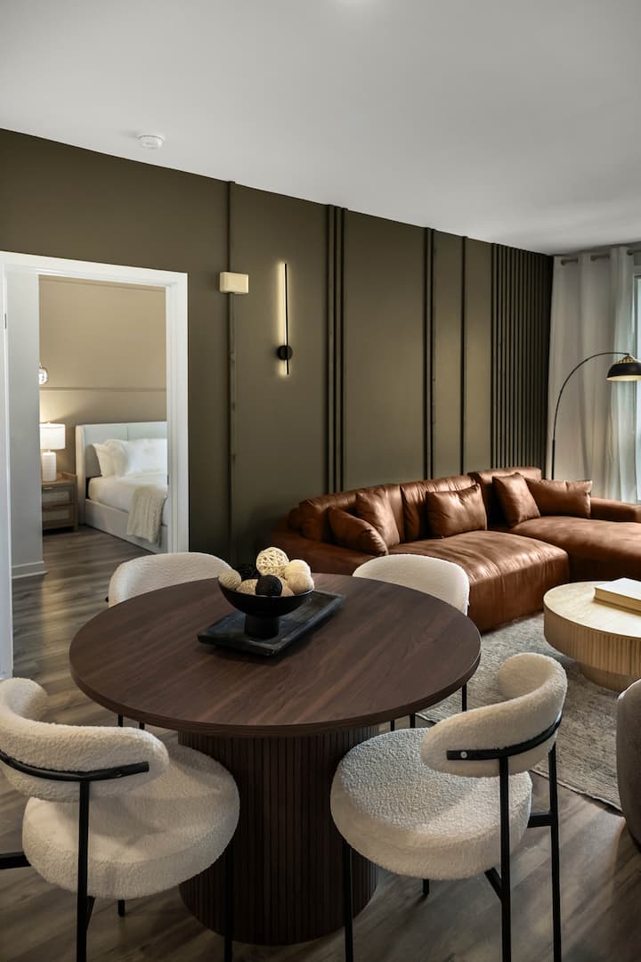 The Ashbury® - Luxury 2br W/ King Bed, Gym, Pool - Irvine, CA