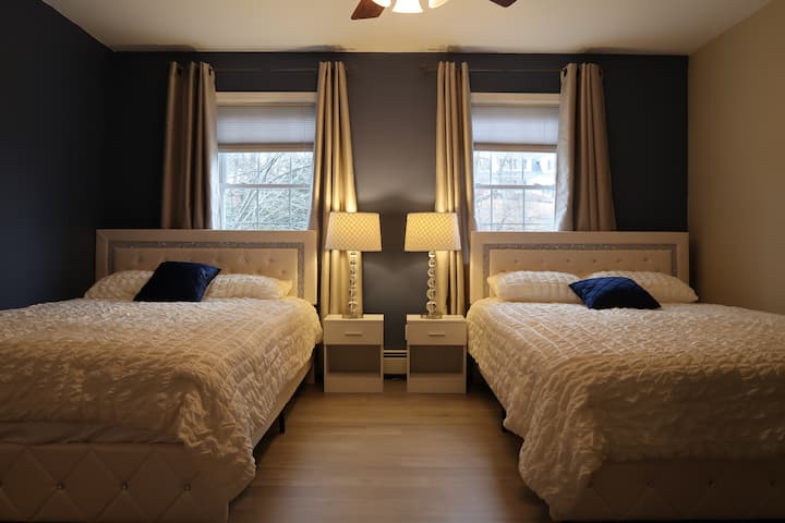 4 Bedroom Home, Hot-tub, & Pool - Chester, NY