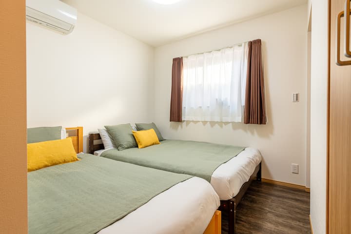 Cozy Modern Space With Natural Tones To Relax You - Ikebukuro