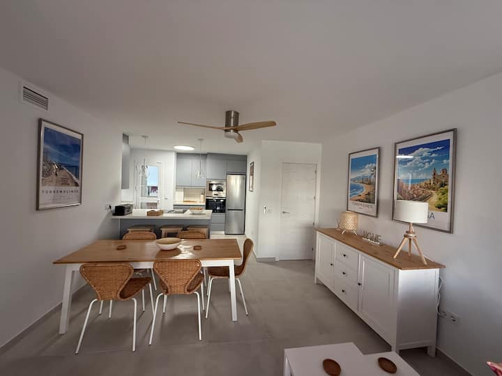 Comfortable Spacious Flat Near Station - Torremolinos