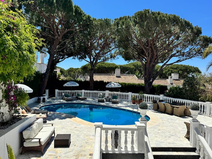 Large Family Home With 5 Bedrooms For 12 Guests. - Calahonda