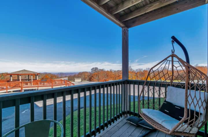 Scinto's Ski Spot Pool/hot Tub/ski/tube/views! - Beech Mountain, NC