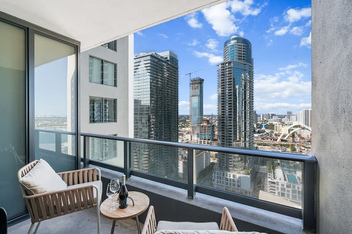 28th Floor Views | Downtown Miami Luxury - Miami, FL