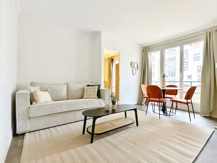 L’azur Du 20ème – Appartement Avec Balcon - París