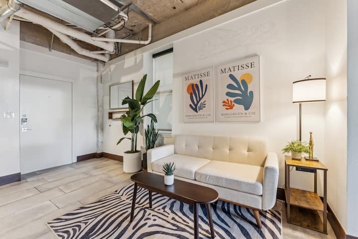Home Sweet Condo! Cozy Dallas Condo No. 109 - Dallas, TX
