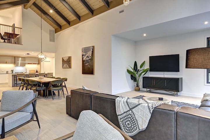 The Manitonga Penthouse: Hot Tub, Sauna, Gym! - Mont-Tremblant