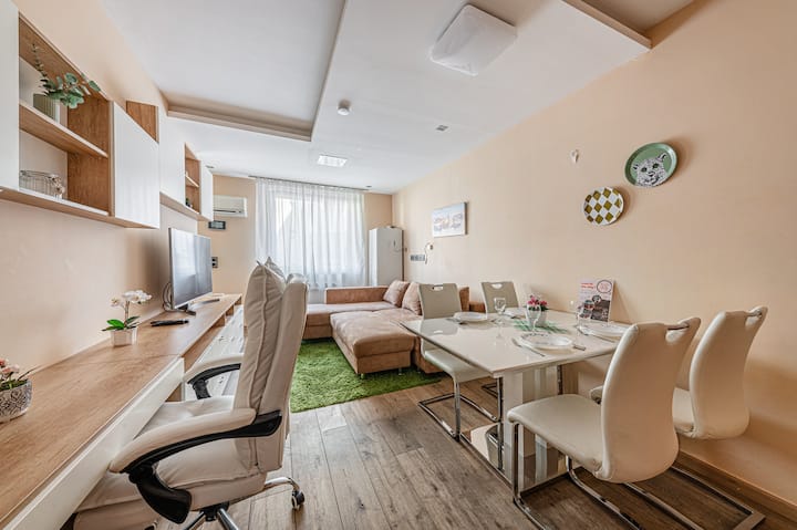 La Dolce Vita –Massage Shower Stay W/ Ac + Balcony - Budapest