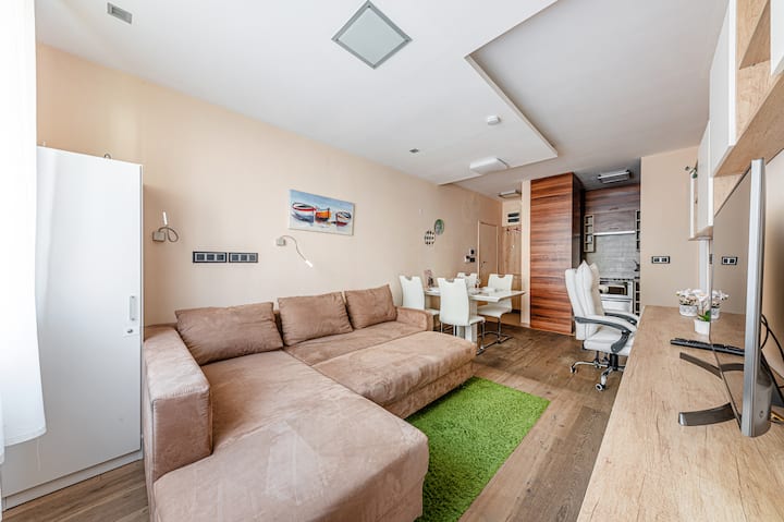 La Dolce Vita –Massage Shower Stay W/ Ac + Balcony - Budapest