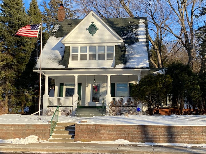 The River's Echo 
Historic Home 
St. Croix Falls - Taylors Falls, MN