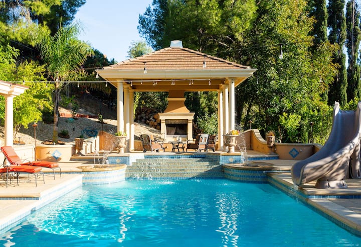 Exclusive Poolside Oasis W/ Premium Amenities - Los Angeles, CA