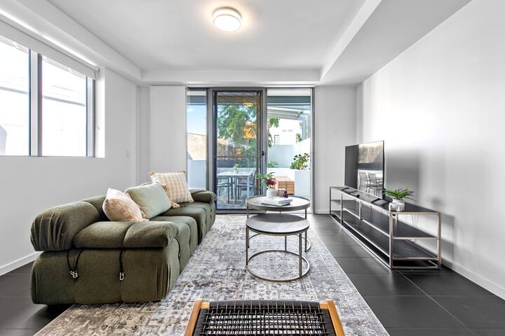 Stylish Ground Floor Apt W/ Pool, Gym & Car Park - Brisbane